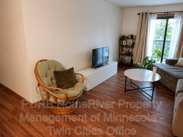 2 Bedroom Condo for Rent at 1207 Hewitt Ave #9, St. Paul, MN 55104 Hamline Midway