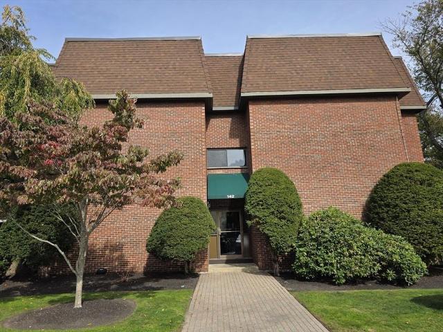 2 Bedroom Condo for Rent at 142 Kenrick St, Boston, MA 02135 Oak Square