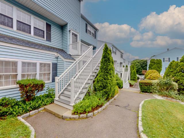 2 Bedroom Condo for Rent at 14 1/2 Fairview Ave #B9, Norwalk, CT 06850 Springhil