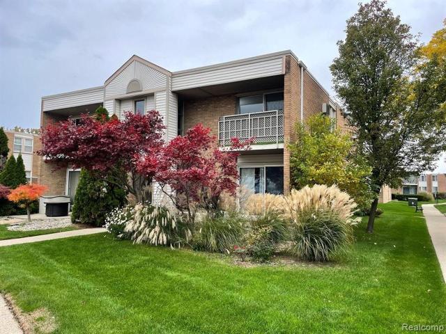 2 Bedroom Condo for Rent at 1603 Cass Lake Rd #D, Sylvan Lake, MI 48320 Keego Harbor