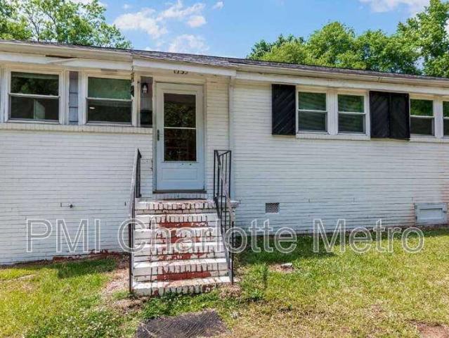2 Bedroom Condo for Rent at 1733 Academy St, Charlotte, NC 28205 Shamrock