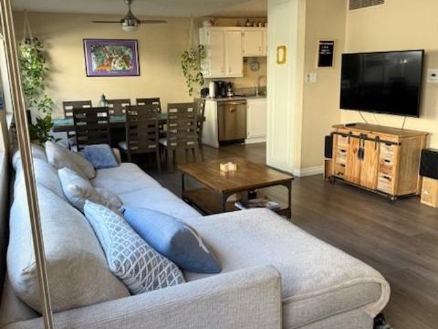 2 Bedroom Condo for Rent at 18611 Collins St #E11, Los Angeles, CA 91356 Tarzana