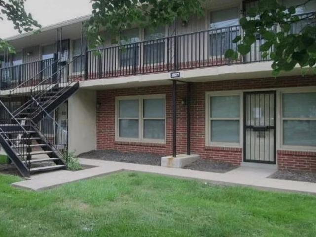 2 Bedroom Condo for Rent at 1827 Bashford Manor Ln, Louisville, KY 40218 Bashford Manor
