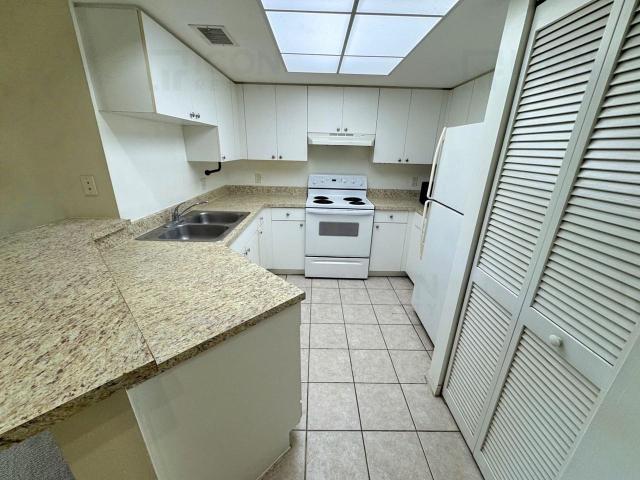 2 Bedroom Condo for Rent at 2039 Se 10th Ave #509, Fort Lauderdale, FL 33316 Harbordale