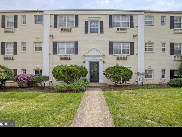 2 Bedroom Condo for Rent at 2303 Farrington Ave #203, Huntington, VA 22303 Huntington