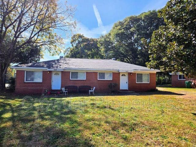 2 Bedroom Condo for Rent at 2301 Rebecca Ave #B, Charlotte, NC 28208 Eagle Lake