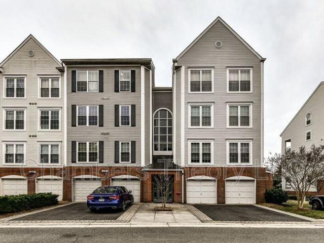 2 Bedroom Condo for Rent at 275 S Pickett St #302, Alexandria, VA 22304