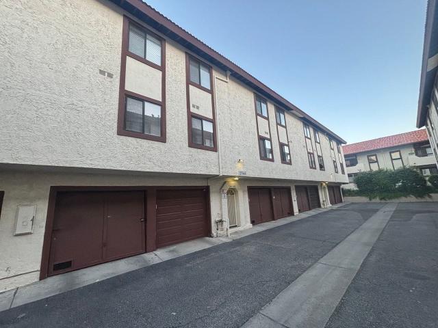 2 Bedroom Condo for Rent at 27944 Tyler Ln #448, Santa Clarita, CA 91387 American Beauty