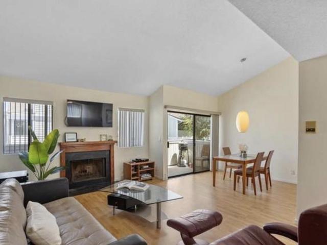 2 Bedroom Condo for Rent at 27070 Hidaway Ave #5, Santa Clarita, CA 91351
