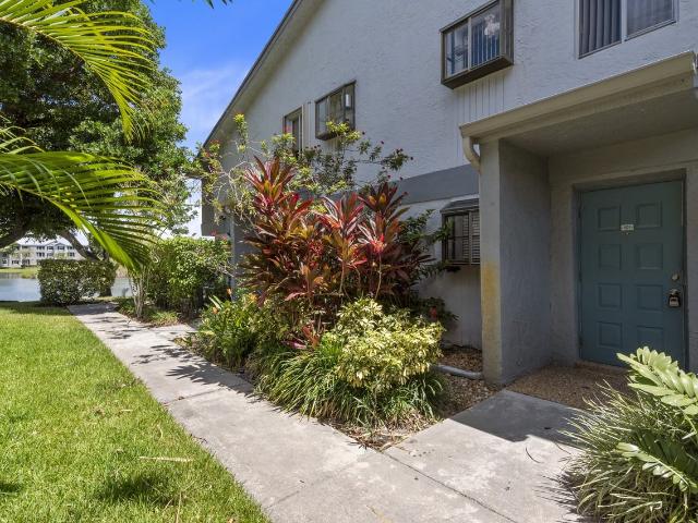 2 Bedroom Condo for Rent at 2733 South Oakland Forest Drive, Oakland Park, FL 33309 Oakland Park