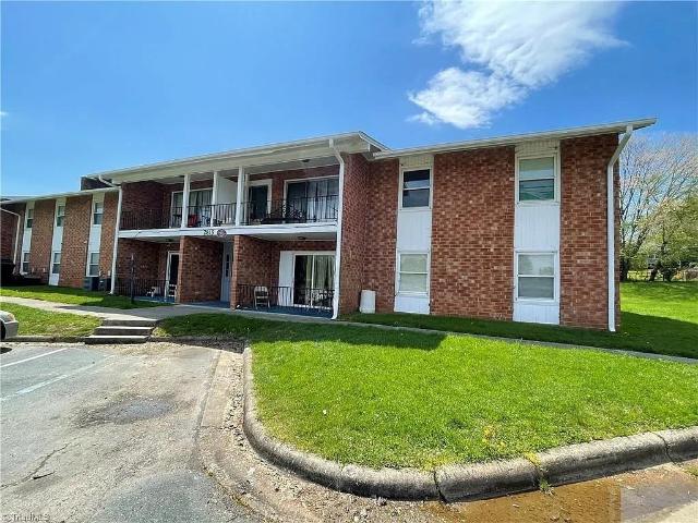 2 Bedroom Condo for Rent at 2815 North O. Henry Boulevard #G, Greensboro, NC 27405 O Henry Oaks