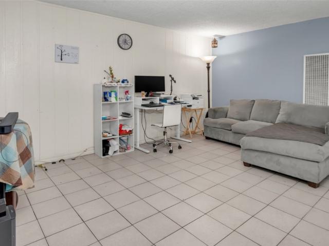 2 Bedroom Condo for Rent at 3365 Santa Fe Ave, Long Beach, CA 90810 Upper Westside