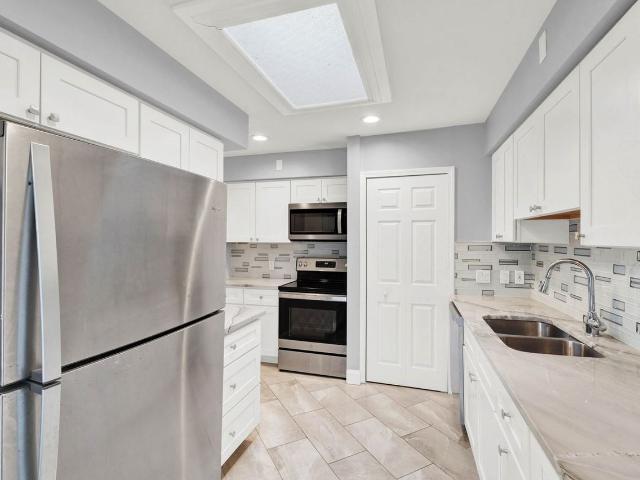 2 Bedroom Condo for Rent at 4047 W Maple Rd, Bloomfield Hills, MI 48301