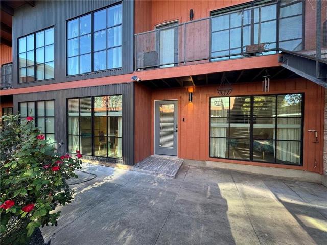 2 Bedroom Condo for Rent at 400 E 30th St, Austin, TX 78705 North University