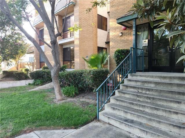 2 Bedroom Condo for Rent at 413 Hawthorne St, Glendale, CA 91204 Moorpark