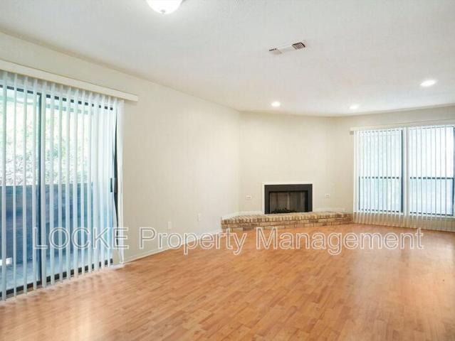 2 Bedroom Condo for Rent at 4908 Byers Ave #D, Fort Worth, TX 76107 Crestline Area