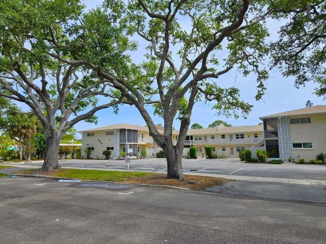 2 Bedroom Condo for Rent at 509 W Venice Ave #102, Venice, FL 34285 Venice