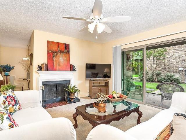 2 Bedroom Condo for Rent at 5300 Keller Springs Road #1314, Dallas, TX 75248 Willow Falls