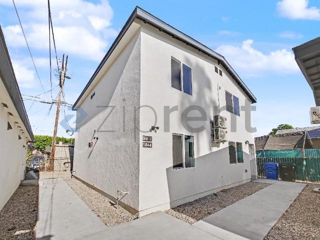 2 Bedroom Condo for Rent at 5844 1/2 Denver Ave, Los Angeles, CA 90044 Voices of 90037