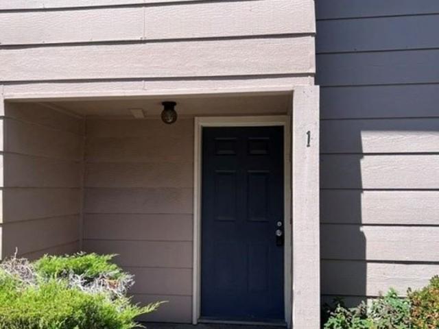 2 Bedroom Condo for Rent at 6060 Gloria Dr #1, Sacramento, CA 95822