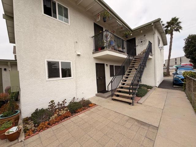 2 Bedroom Condo for Rent at 6091 Lemon Avenue #B, Cypress, CA 90630 Cypress