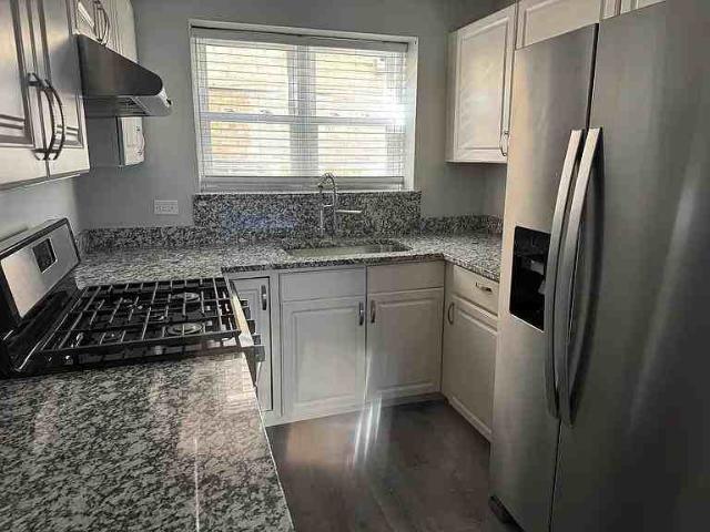 2 Bedroom Condo for Rent at 6114 N Damen Ave #1, Chicago, IL 60659 West Ridge