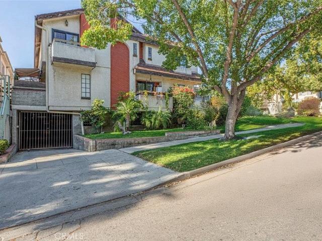 2 Bedroom Condo for Rent at 635 E Angeleno Ave, Burbank, CA 91501