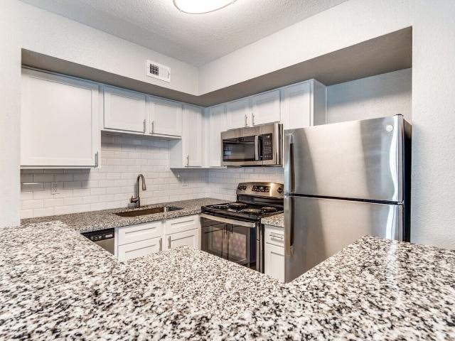 2 Bedroom Condo for Rent at 6499 Bermuda Dunes Dr #CSGN, Houston, TX 77069
