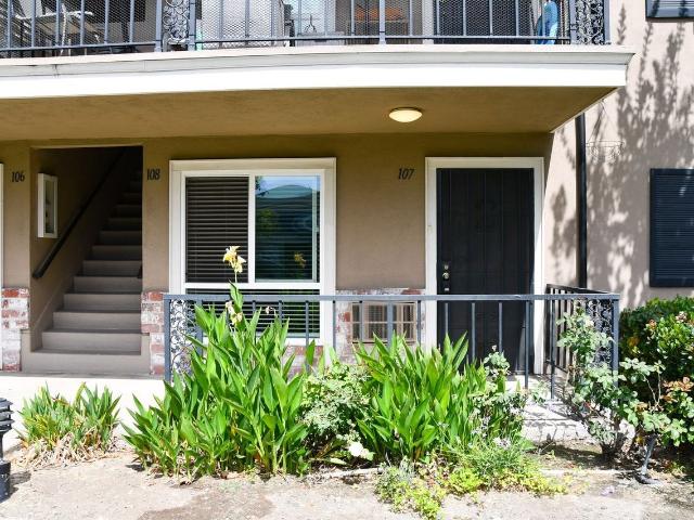 2 Bedroom Condo for Rent at 660 S Glassell St #107, Orange, CA 92866
