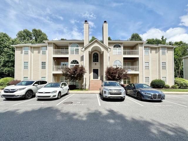 2 Bedroom Condo for Rent at 6702 W Friendly Ave, Greensboro, NC 27410
