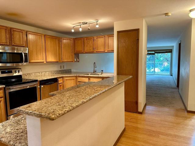 2 Bedroom Condo for Rent at 7111 Linden Ave N #102, Seattle, WA 98103 Phinney Ridge