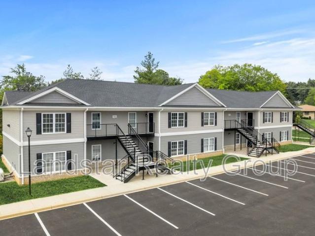 2 Bedroom Condo for Rent at 7301 Tiger Way #101, Louisville, KY 40291