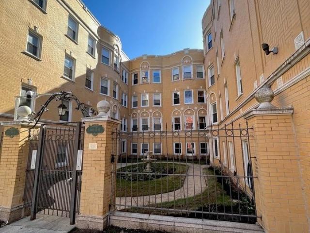 2 Bedroom Condo for Rent at 7411 N Hoyne Ave, Chicago, IL 60645 Rogers Park