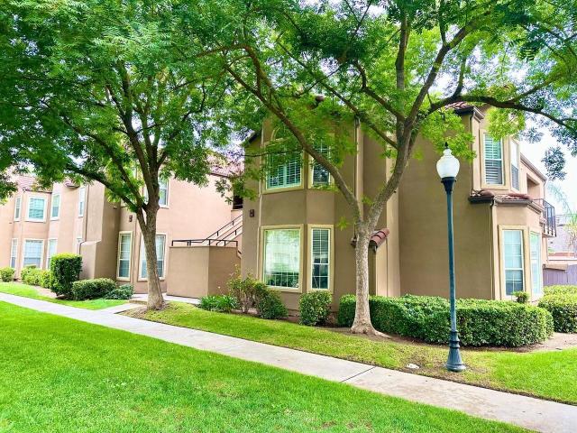 2 Bedroom Condo for Rent at 8153 N Cedar Ave #208, Fresno, CA 93720 Woodward Park