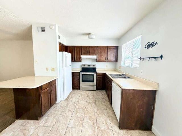 2 Bedroom Condo for Rent at 846 N Revere #202, Mesa, AZ 85201 Comite de Families en Accion