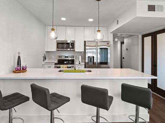 2 Bedroom Condo for Rent at 909 Reinli Street #214, Austin, TX 78751 North Loop