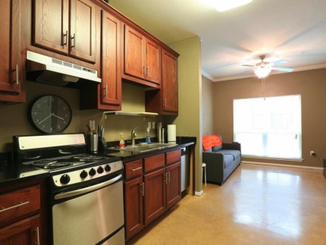 2 Bedroom Condo for Rent at 910 West 25th Street #17.58, Austin, TX 78705 West University