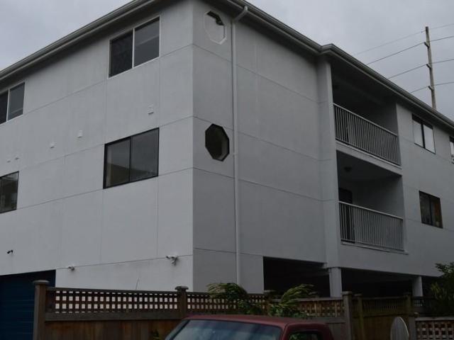 2 Bedroom Condo for Rent at 929 N 105th St #B, Seattle, WA 98133 Greenwood