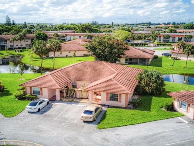 2 Bedroom Condo for Rent at 9861 Three Lakes Cir, Boca Raton, FL 33428