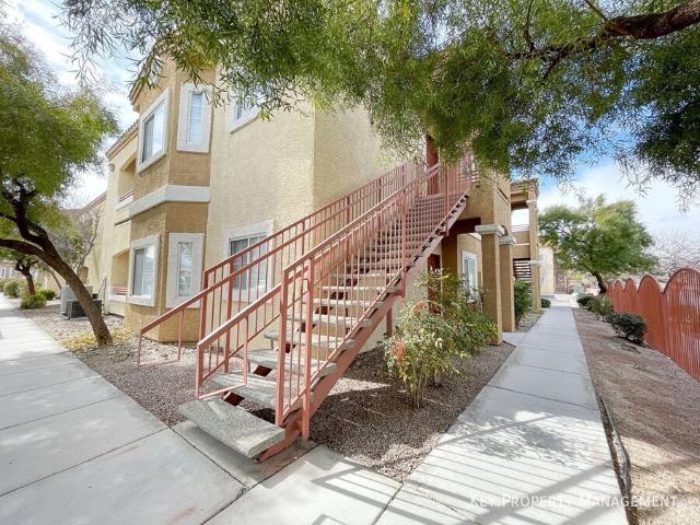 2 Bedroom Condo in the Southwest | Near 215 & Sunset