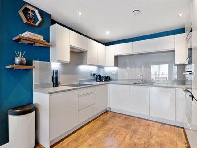 2 Bedroom Condo Wandsworth England 100240453