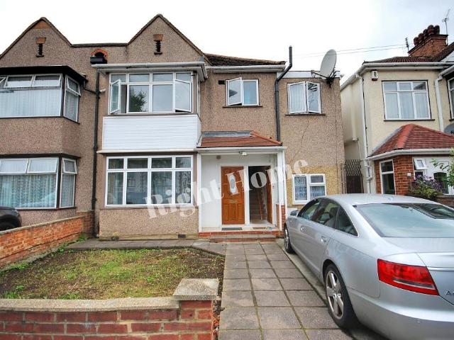 2 Bedroom CONVERTED FLAT To Let