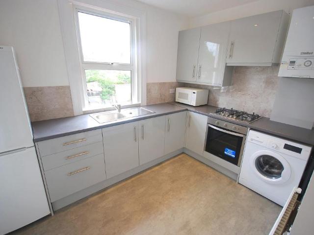 2 Bedroom CONVERTED FLAT To Let