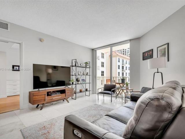 2 bedroom, Coral Gables FL FL 33134 102588797