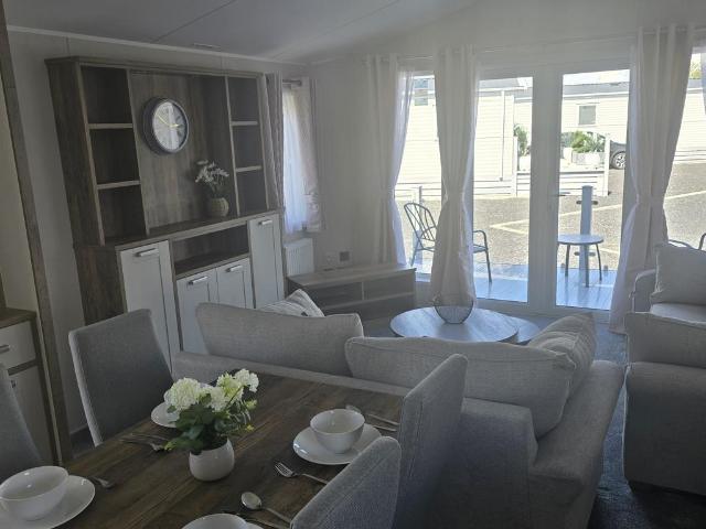 2 bedroom caravan for sale