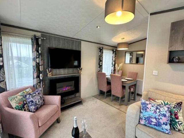 2 bedroom caravan for sale