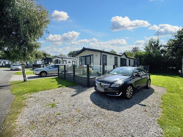 2 bedroom lodge for sale