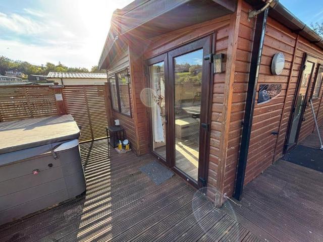 2 bedroom caravan for sale