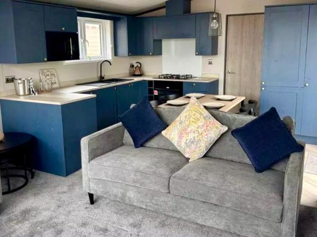 2 bedroom caravan for sale