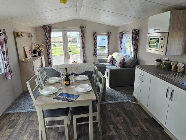 2 bedroom caravan for sale
